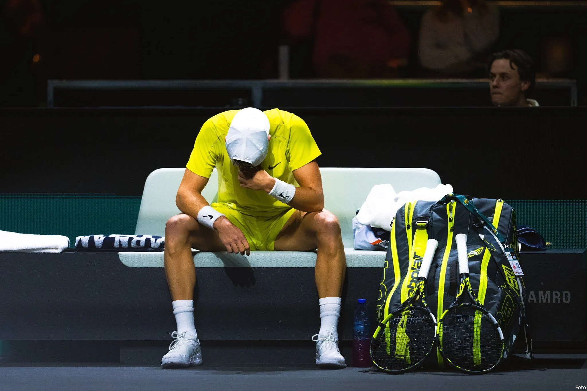Aneke Rune hævder, at Holger blev ramt af kraftig influenza før chok-nederlag i Rotterdam